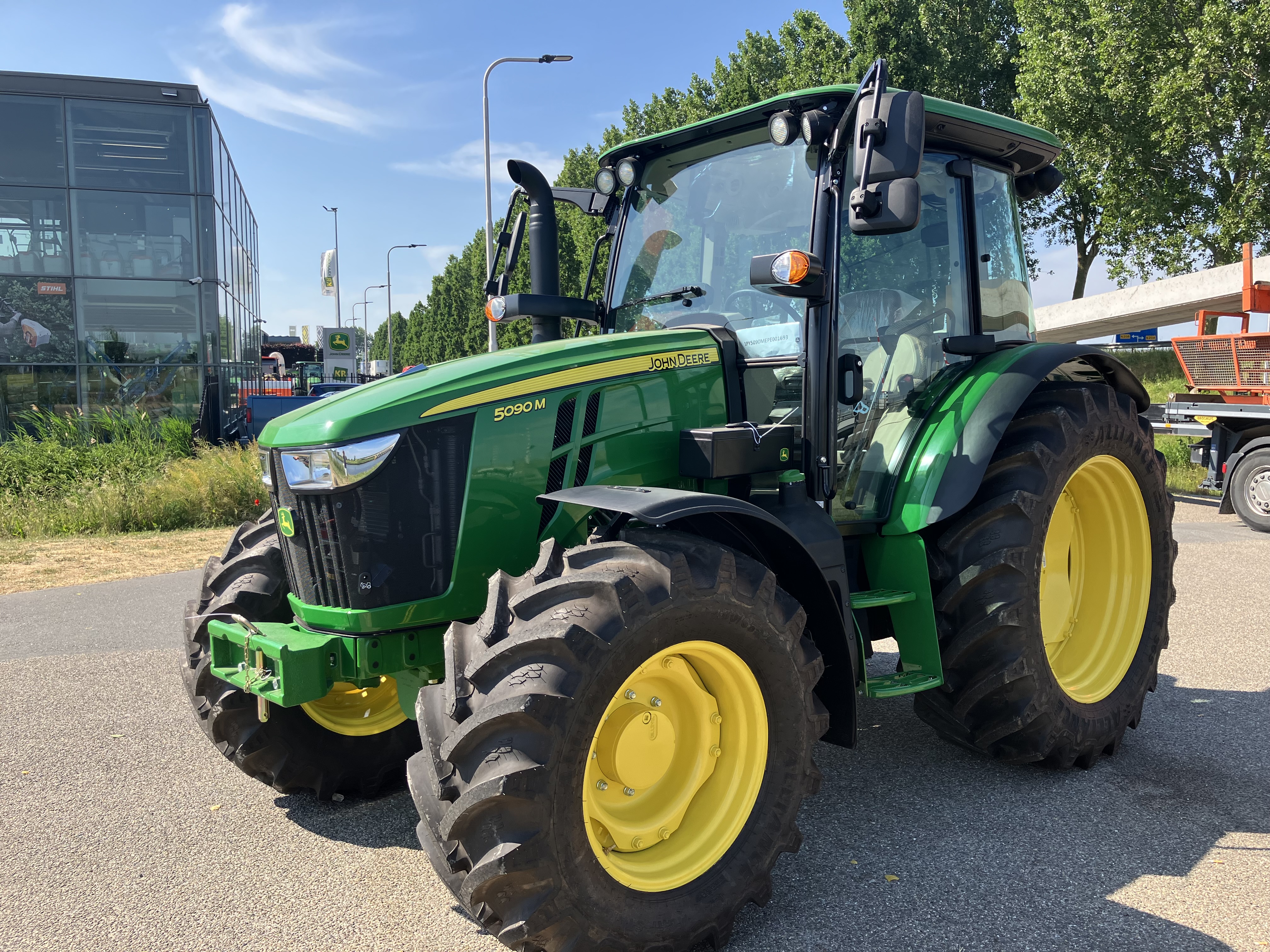 John Deere Tractor 5090M (MG) #26397 - Kraakman