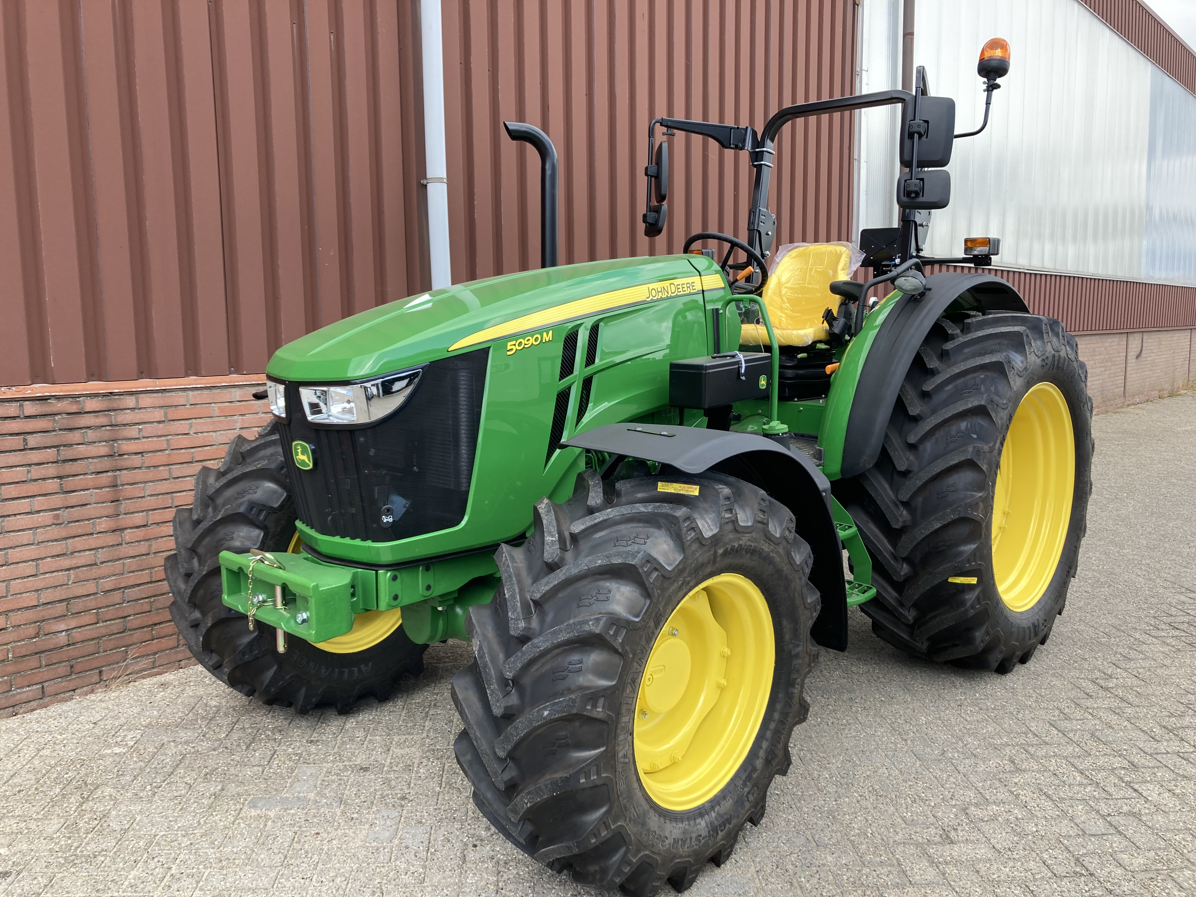 John Deere Tractor 5090M IOOS (WD) #25428 - Kraakman