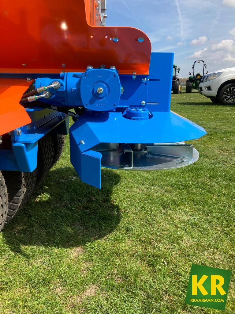 GKB Sportveld onderhoudsmachine Sandspreader (ZOB) #29386 - Kraakman