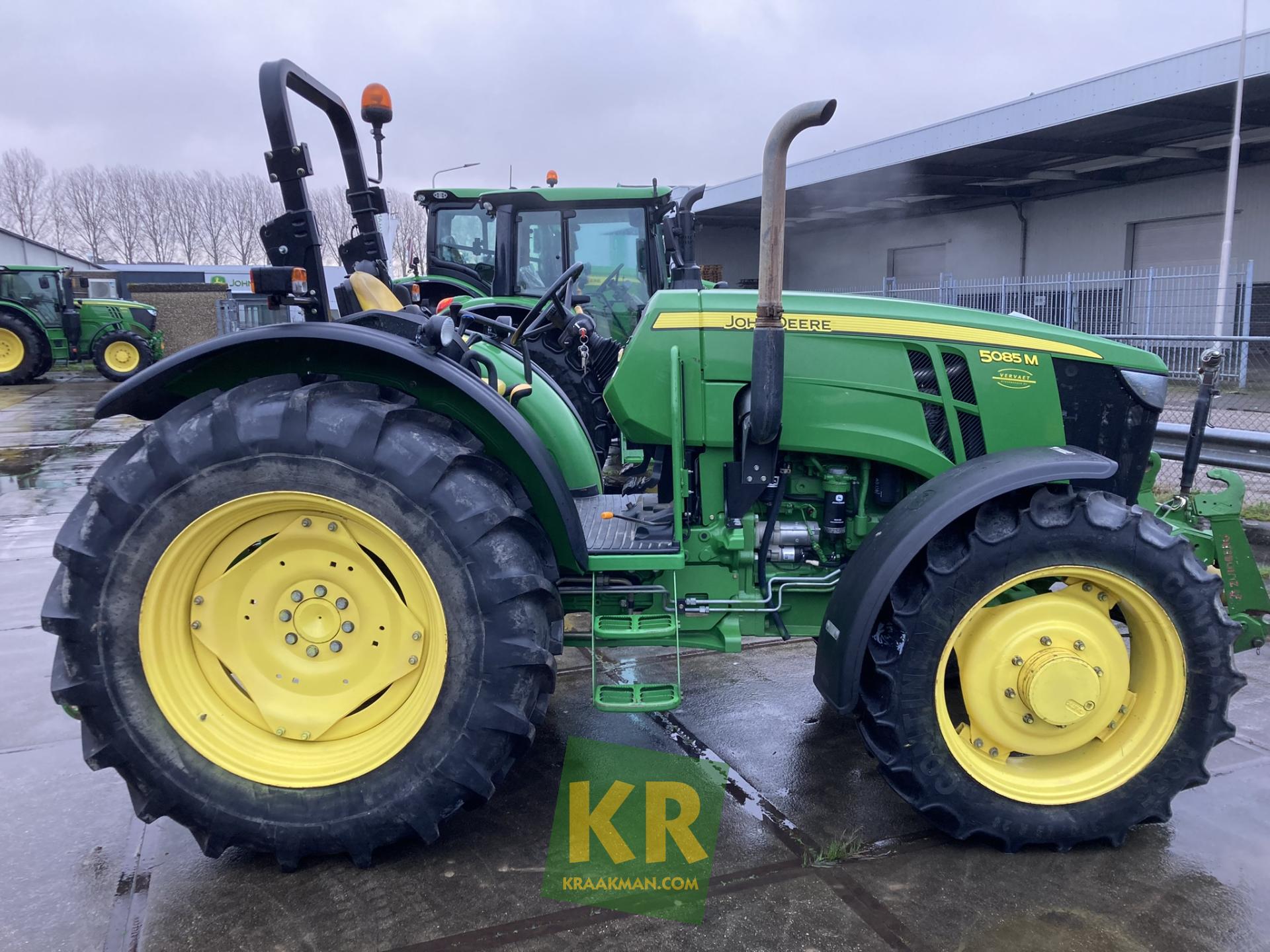 John Deere Tractor 5085M (SB) #30257 - Kraakman