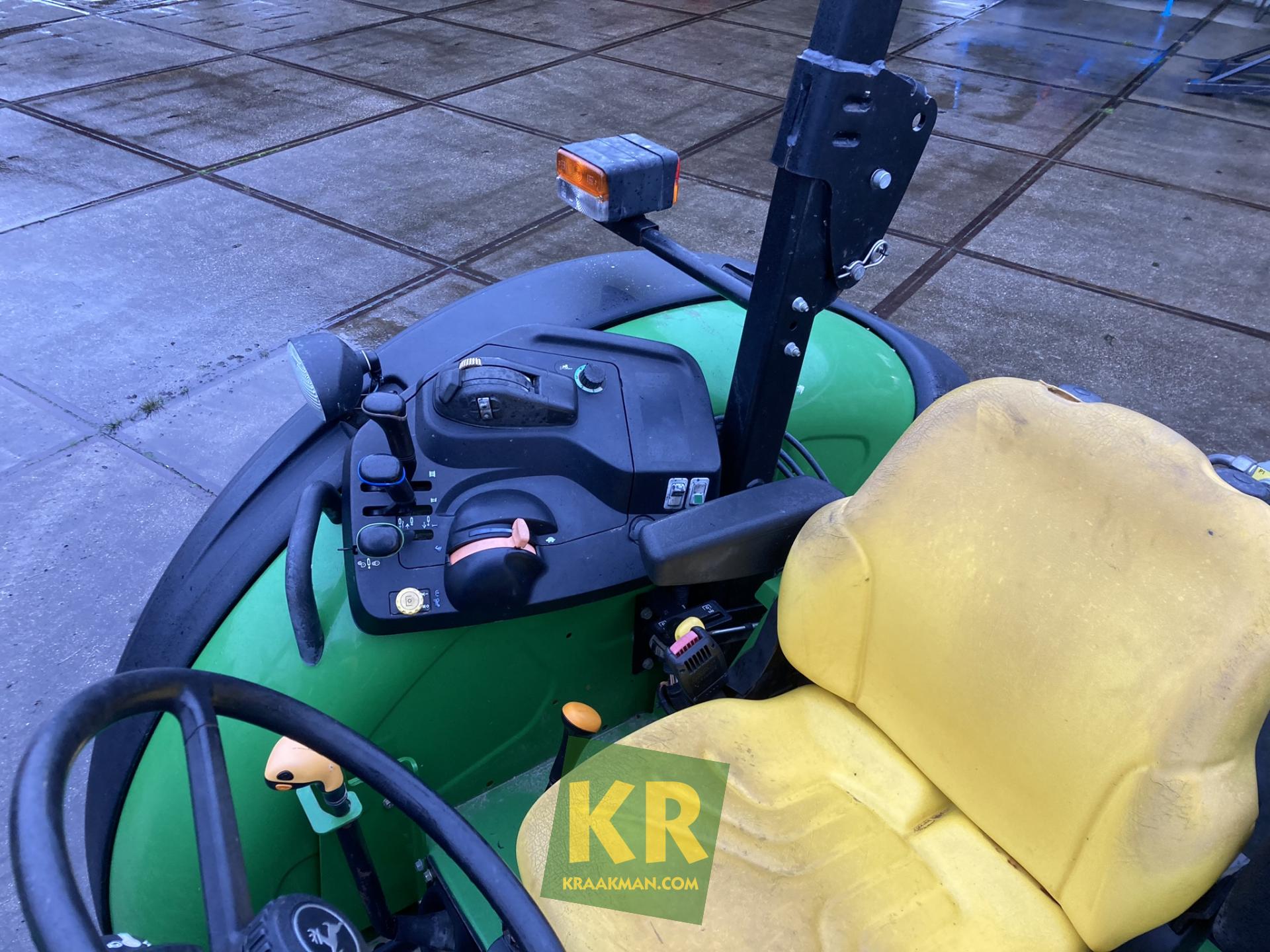 John Deere Tractor 5085M (SB) #30257 - Kraakman