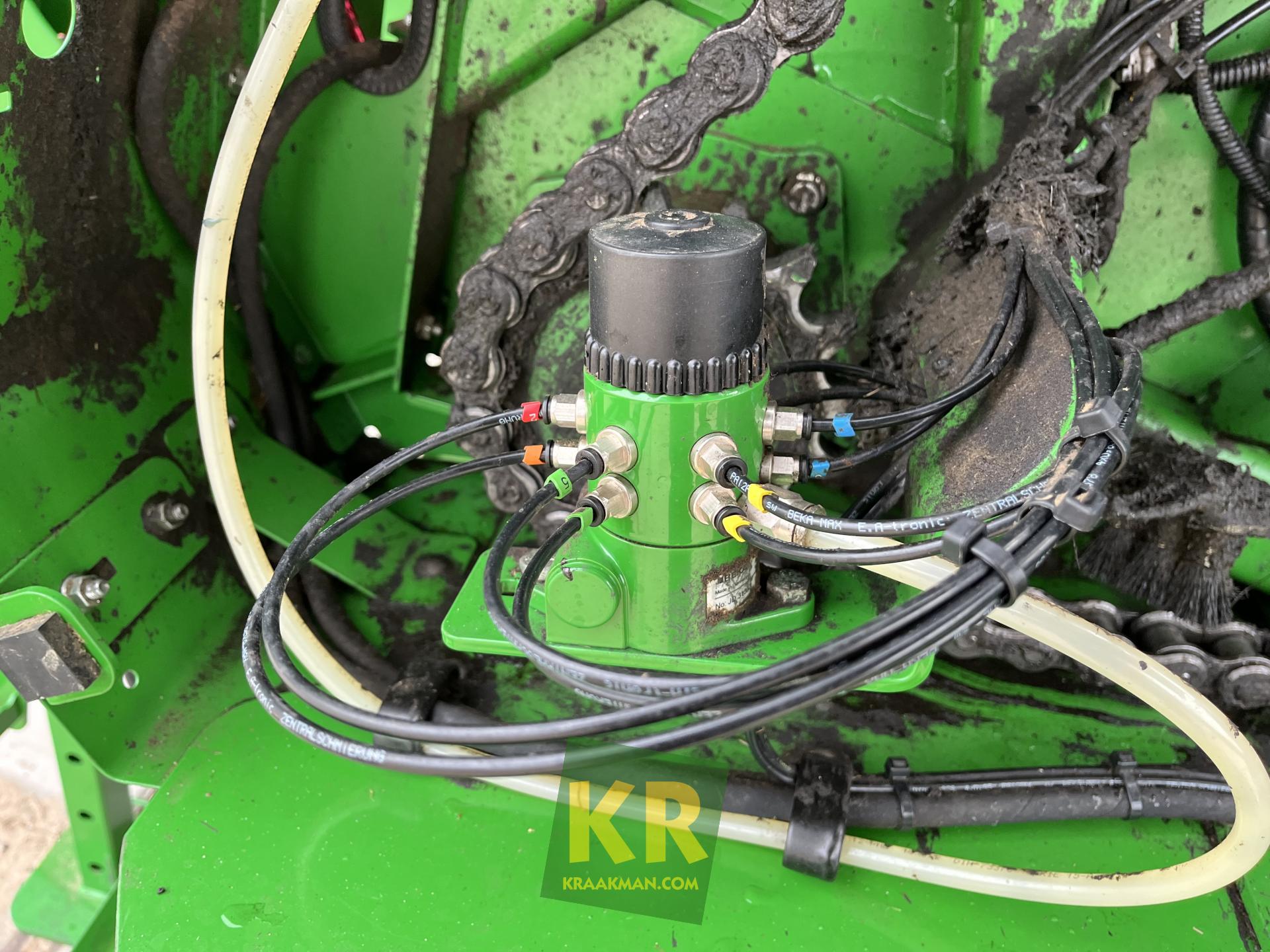 John Deere Pers (ronde balen pers+wikkel) C441R (MG) #30568 - Kraakman