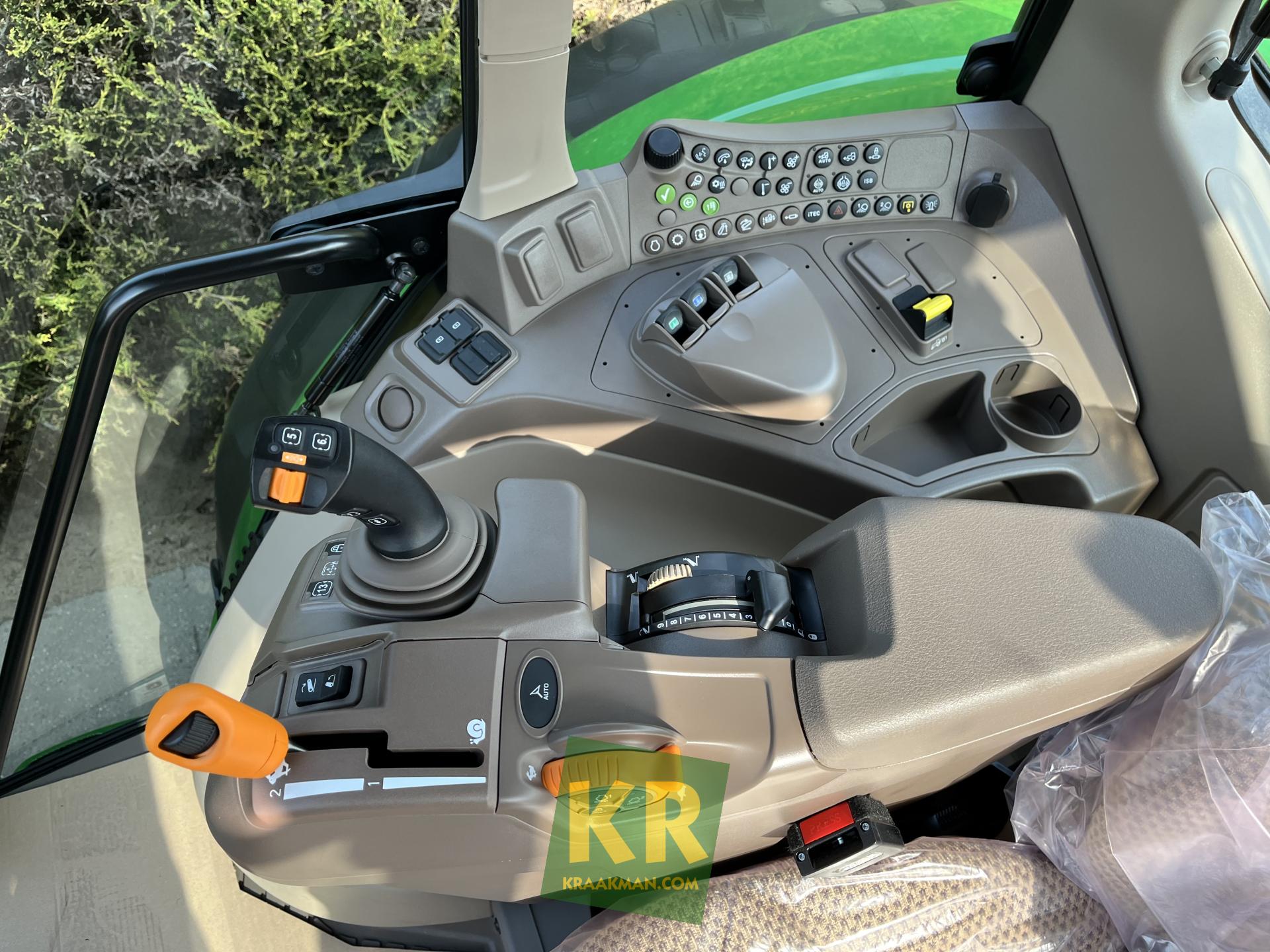 John Deere Tractor 6120M (SO) #30700 - Kraakman